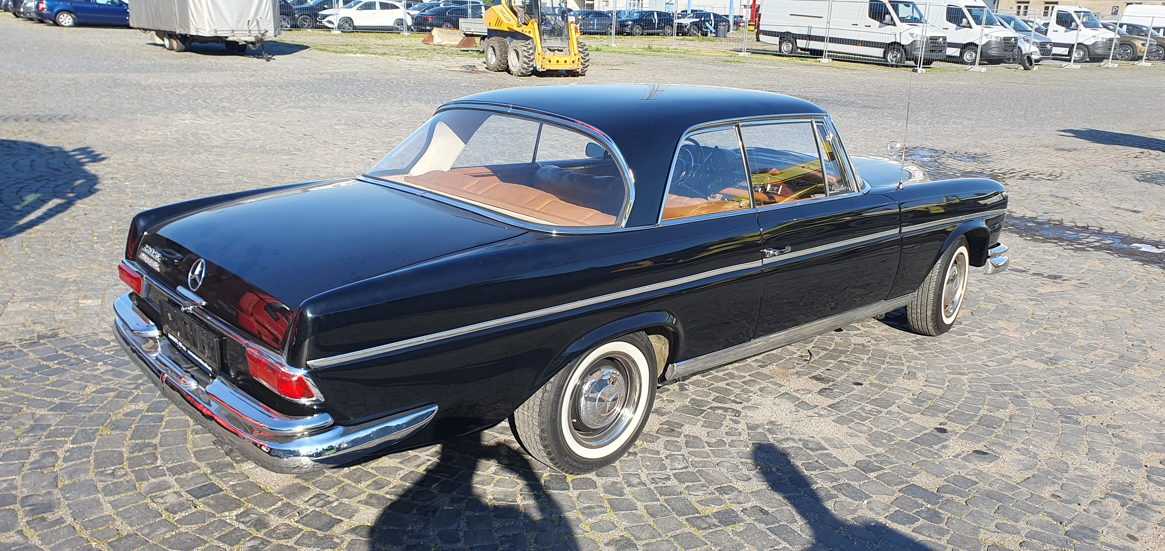 Mercedes-Benz 220 SE W111 - Samohýl motor Veterán